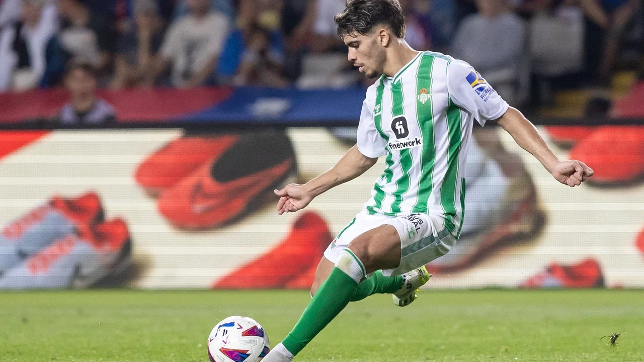 هدف عالمي للمغربي عبد الصمد الزلزولي في دوري المؤتمر الأوروبي